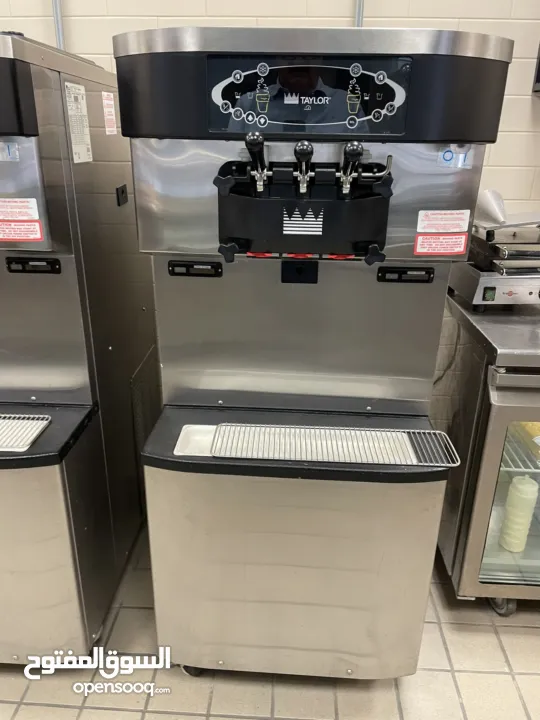 Soft ice cream machine with agitator - (264769381) | السوق المفتوح