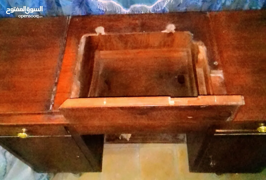 ميز مكينة خياطه خشب : معدات ومستلزمات خياطة : البصرة التحسينية (244152817)