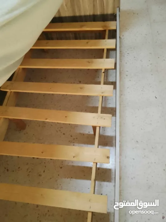 تخت مفرد مع فرشه بحاله ممتازه ولا شخط - (227935218) | السوق المفتوح