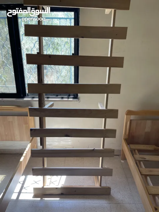 تخت مفرد عدد 3 بدون فرشات سعر الواحد 10 دينار بحالة جيدة - (228569570 ...