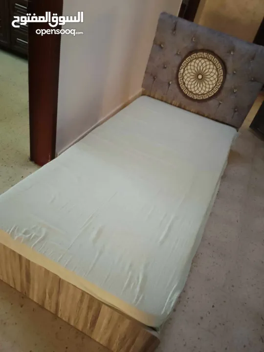تخت مفرد مع فرشه بحاله ممتازه ولا شخط - (227935218) | السوق المفتوح