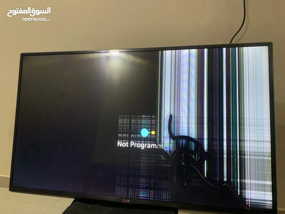 Screen damaged : تلفزيون - شاشات : مسقط الخوير (251065835)