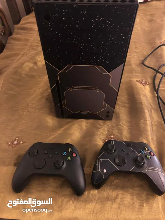 Xbox series x 1tb with halo infinite skin With a lot of accessories ...