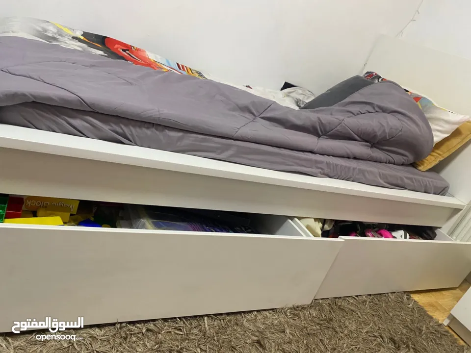 تخت مفرد إيكيا مع كومدينة بسعر حرق للبيع - (269556043) | السوق المفتوح