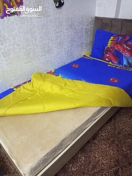 تخت مفرد جديد مع كمدينا ومسبل للبيع - (255794985) | السوق المفتوح