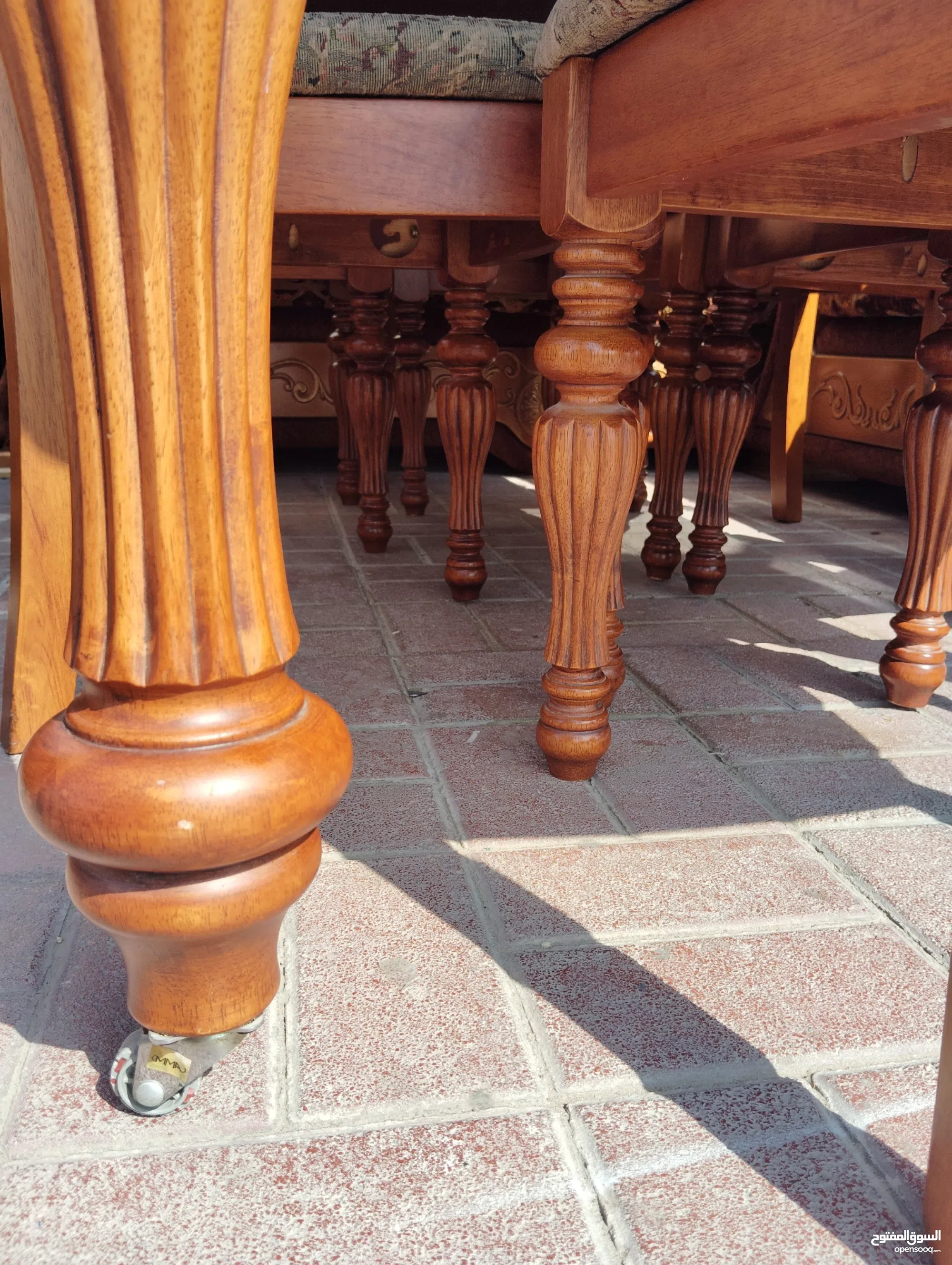 7 seater sofa and dining table with 6 chair - (236778712) | السوق المفتوح