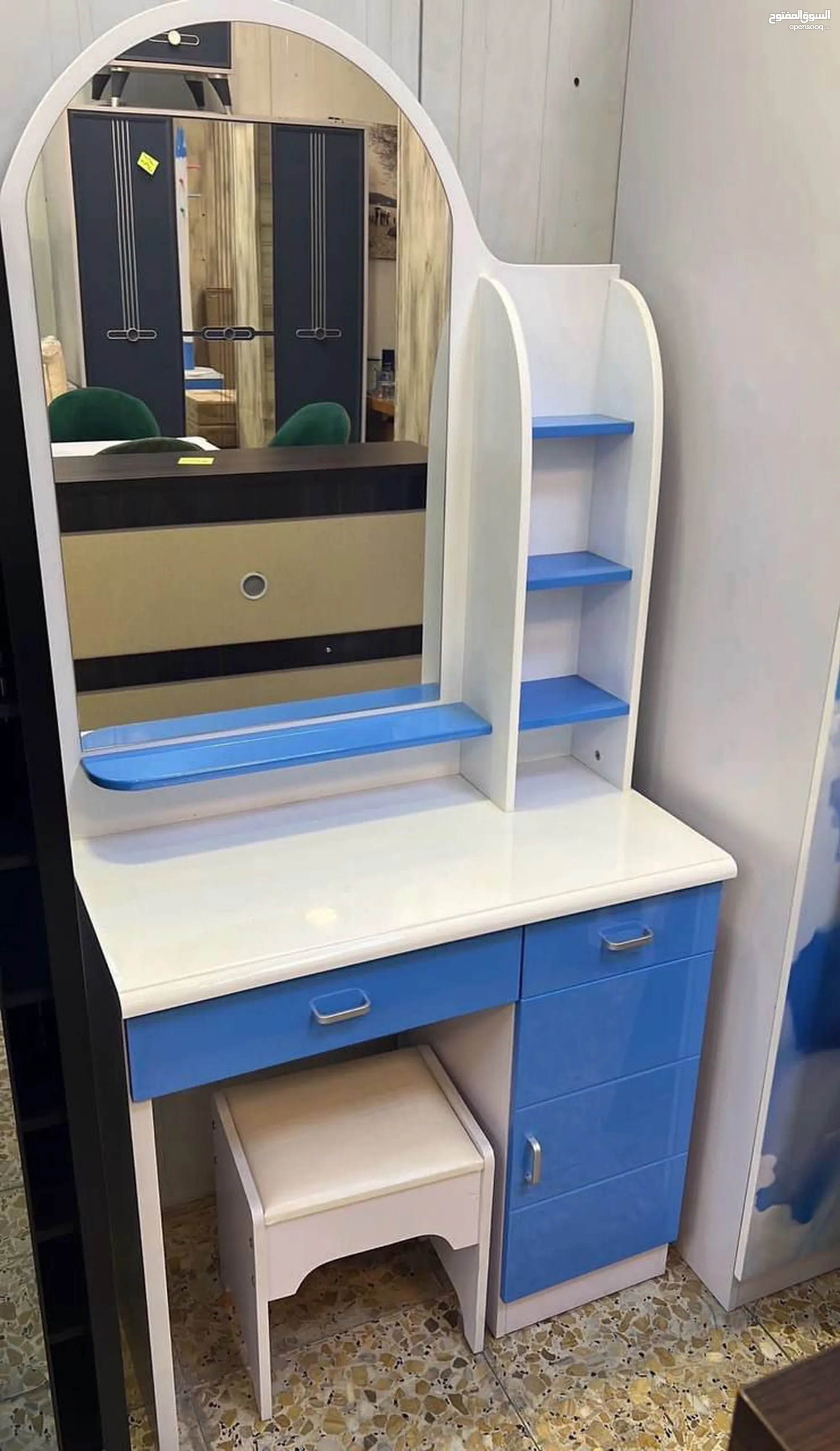 ميز تواليت بـتصميم راقي - (237891922) | السوق المفتوح