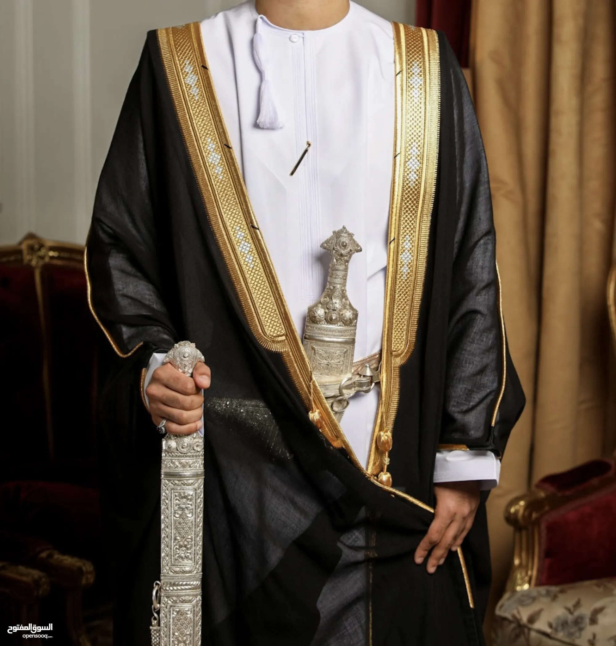 للبيع بشت ملكي فاخر : بدلات رسمية : مسقط الغبرة (274534689)