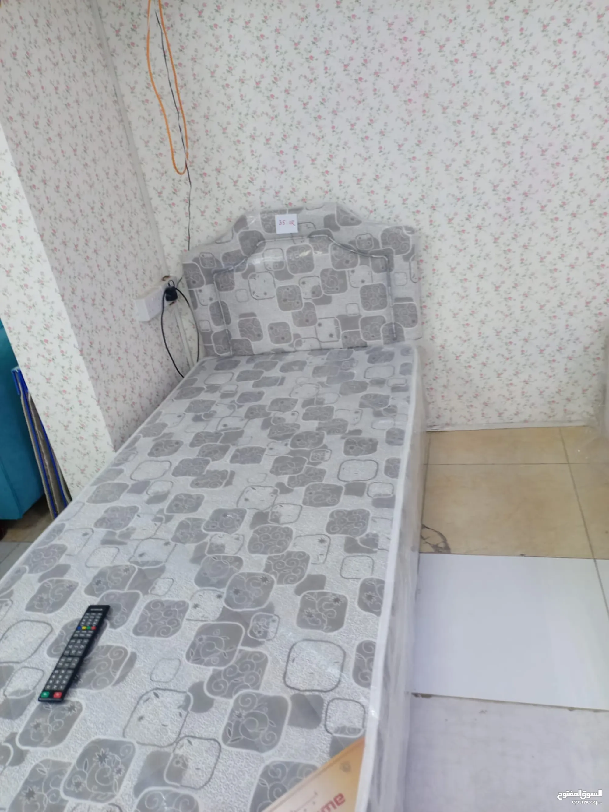 DEWAN BED WITH MATTRESS - (253110691) | السوق المفتوح