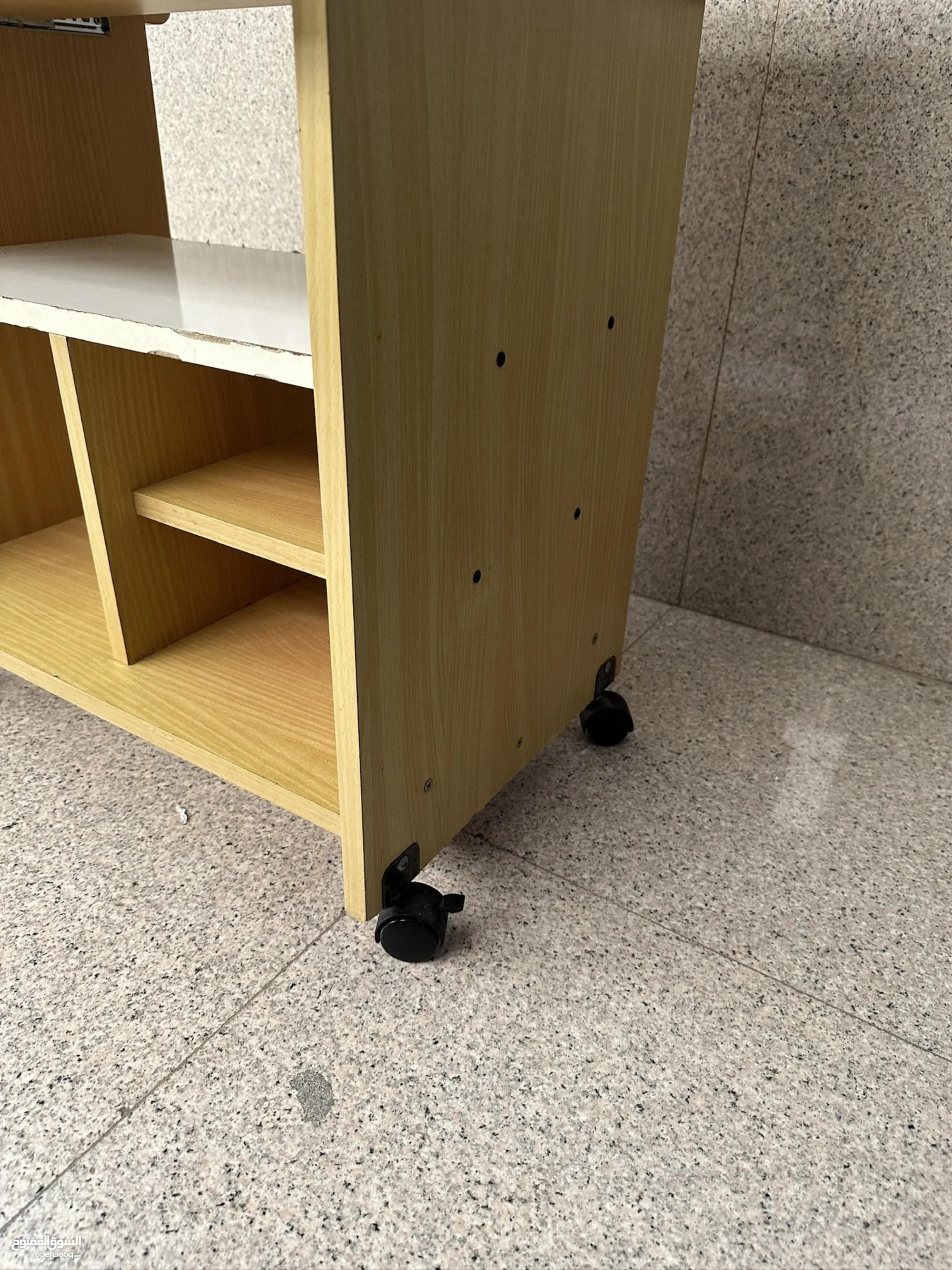 Used Computer table for urgent sale - (262138439) | السوق المفتوح